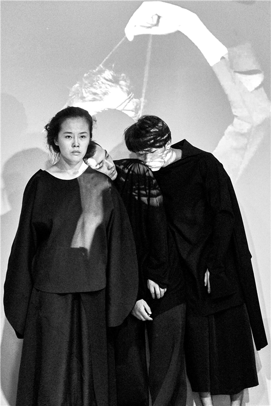 BAI PENG和朋友们 AW17“遗书”实验演出现场