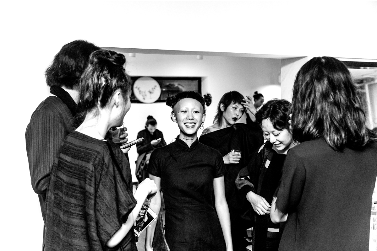 BAI PENG和朋友们 AW17“遗书”实验演出现场