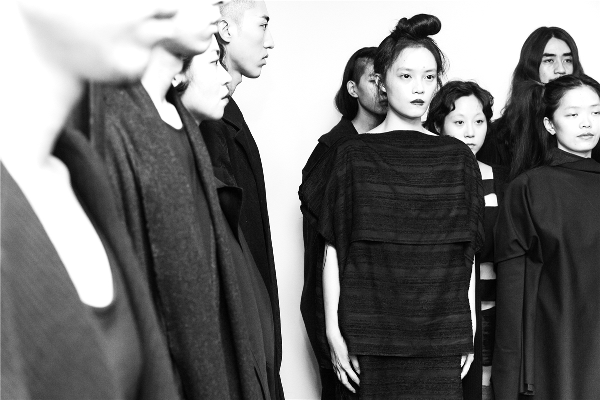 BAI PENG和朋友们 AW17“遗书”实验演出现场
