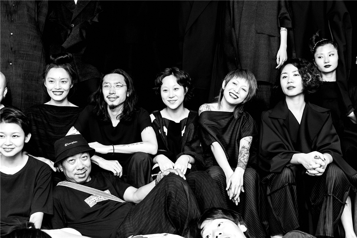 BAI PENG和朋友们 AW17“遗书”实验演出现场