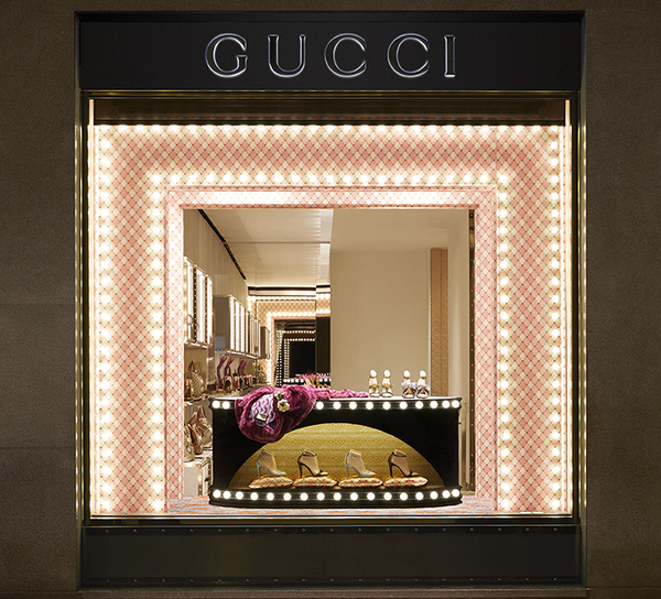 古驰呈献2017早秋全新展示橱窗设计_品牌新闻_潮流服饰频道_VOGUE时尚网